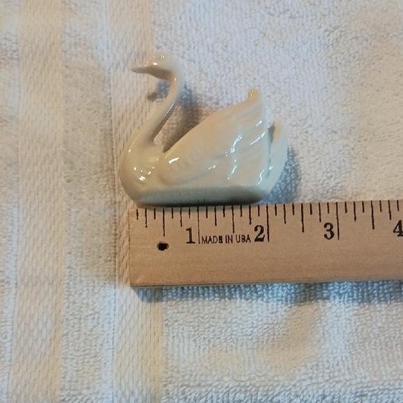 Bath | Elegant Cream Swan Figurine | Poshmark